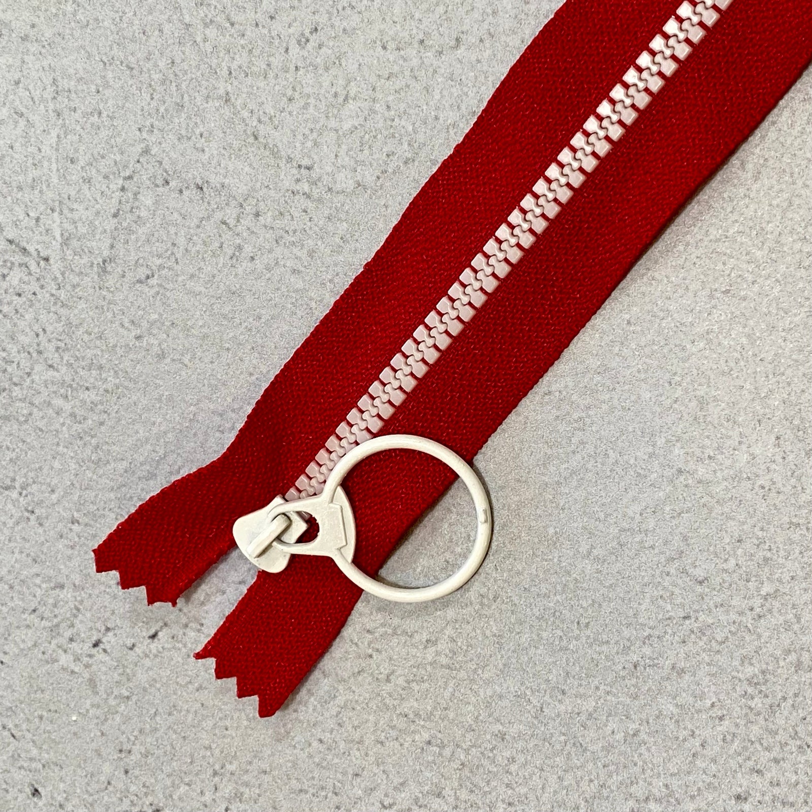 Circle Pull Zipper - 14"